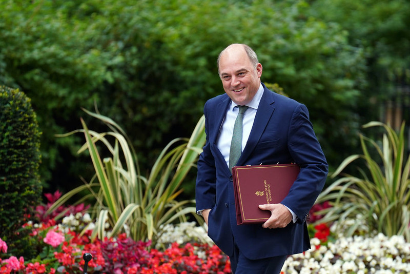 Minister obrony Wielkiej Brytanii Ben Wallace ustąpił stanowiska