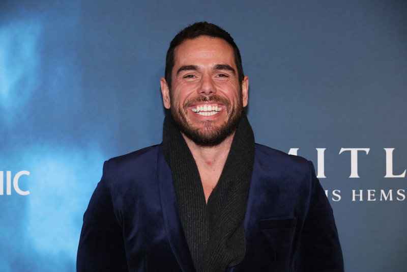 British endurance swimmer becomes first to swim around Iceland