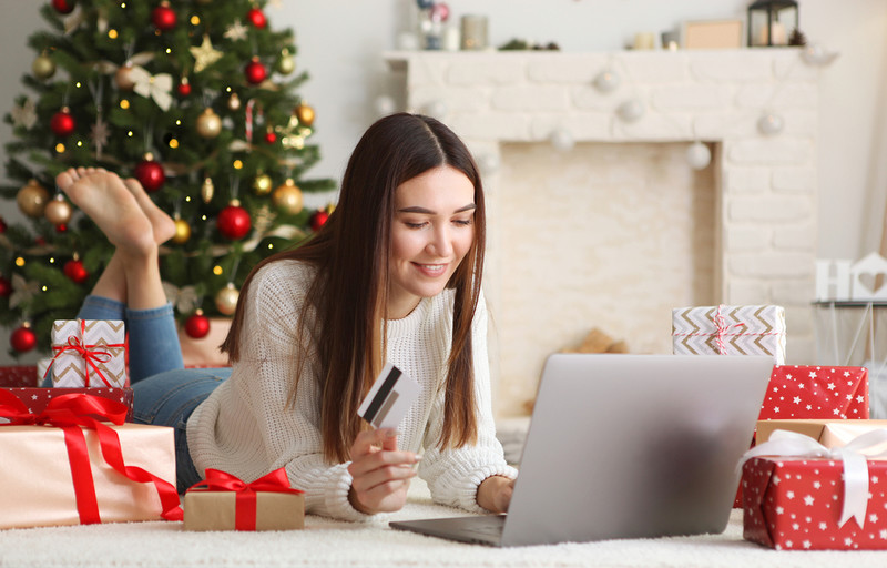 Ponad trzy czwarte Polaków kupuje prezenty świąteczne online.
