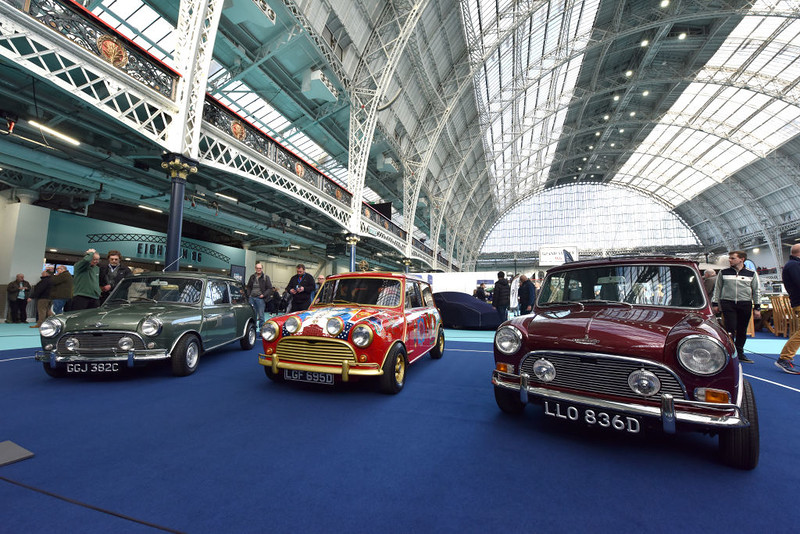 W Londynie zaprezentowano mini coopery muzyków The Beatles | londynek.net